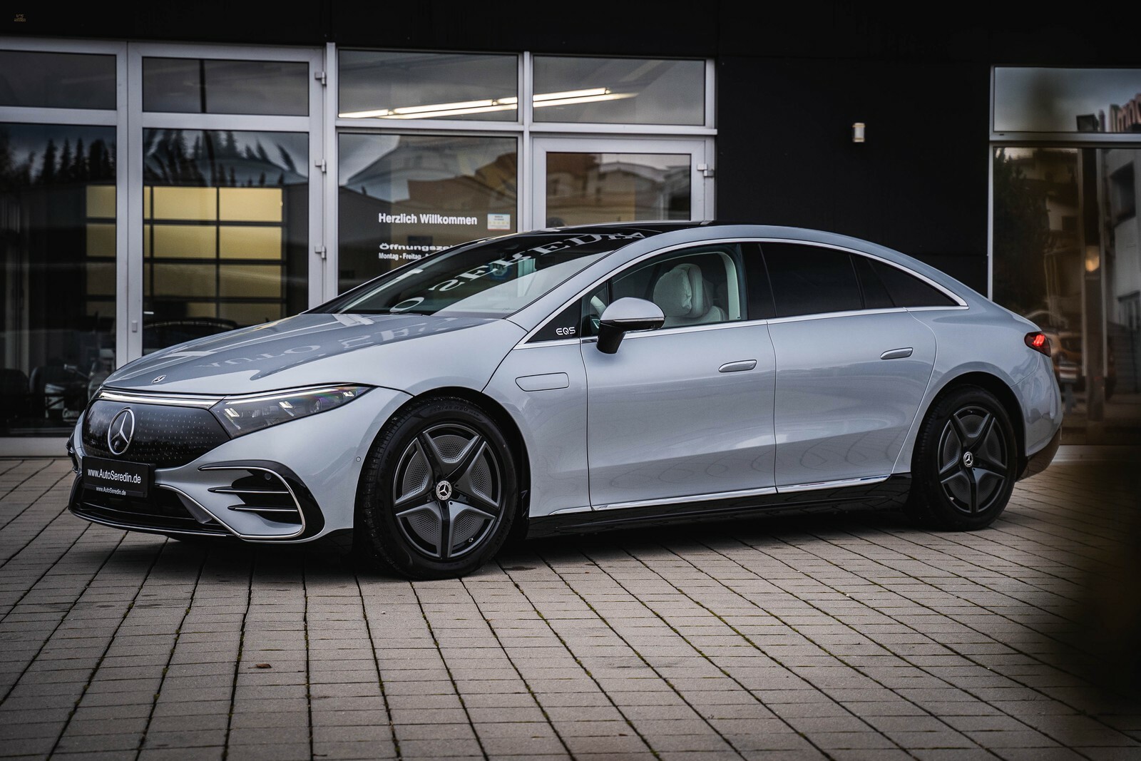 Herando - Mercedes-Benz EQS 580 AMG + HYPERSCREEN