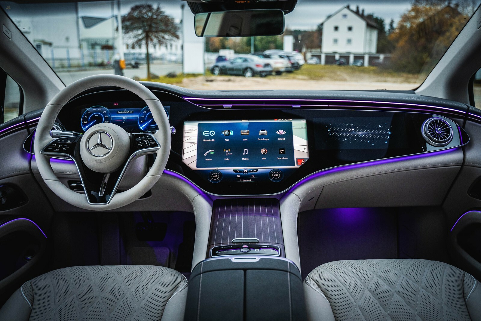 Herando - Mercedes-Benz EQS 580 AMG + HYPERSCREEN